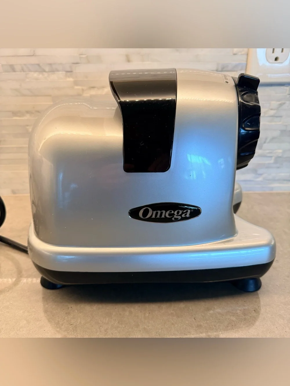 Omega | Kitchen | Omega Juicer Model 806 Low Speed Masticating Style ...
